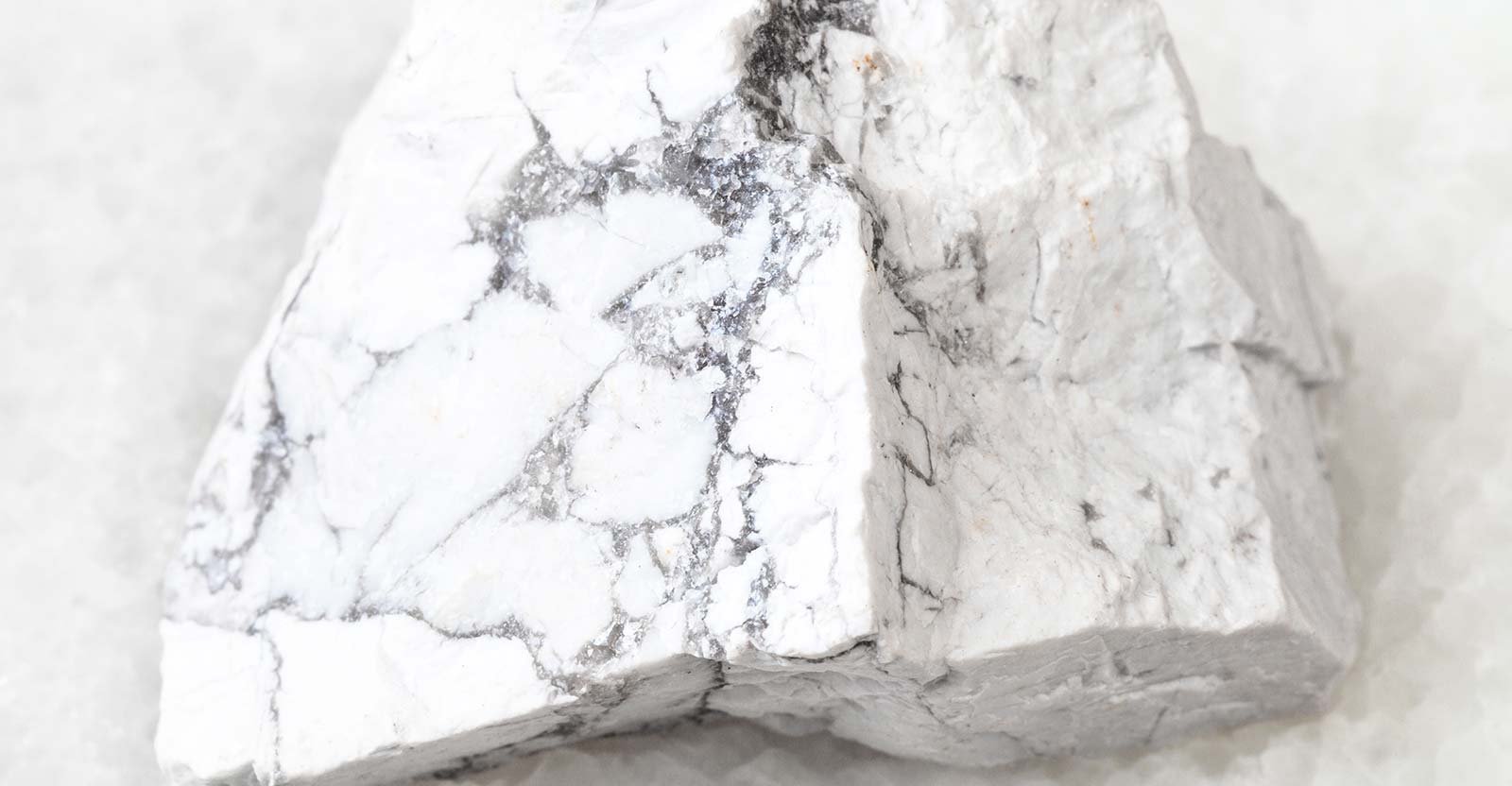 Howlite Meaning, Spiritual, Properties, Crystal, Benefits, Chakra